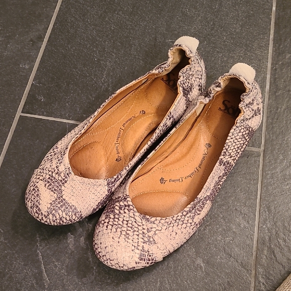 Sofft | Shoes | Sofft Ballerina Flats 95 Super Cute Snakeskin Print ...